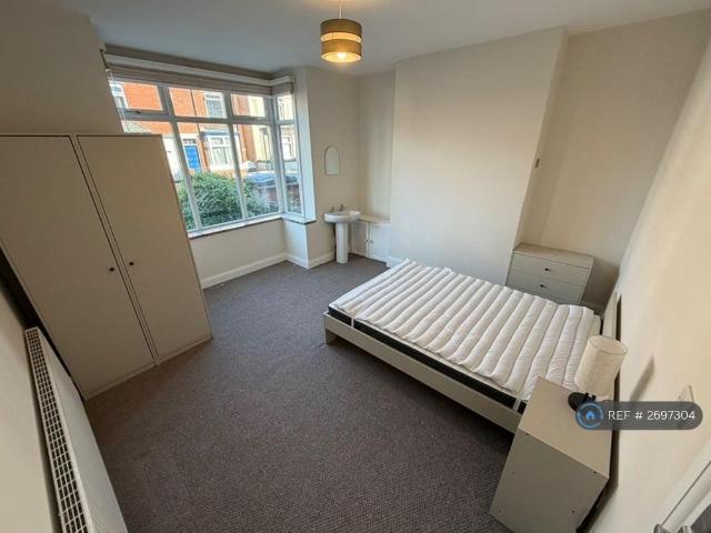 1 bedroom in a house share to rent