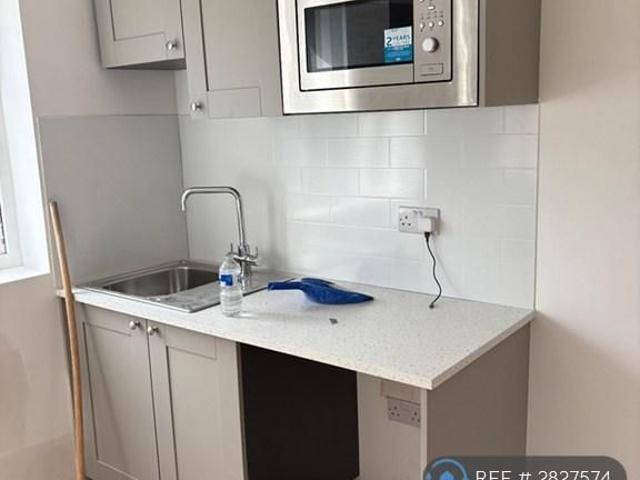 1 bedroom in a house share to rent