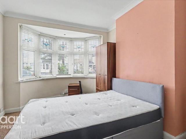 1 bedroom in a house share to rent