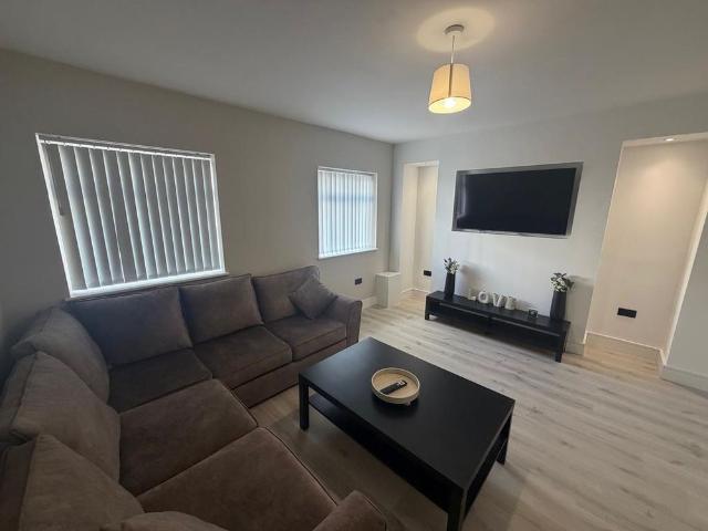 1 bedroom in a house share to rent