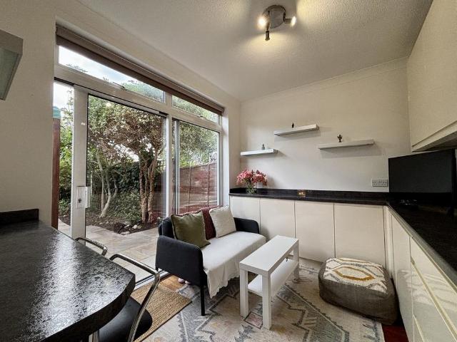 1 bedroom in a house share to rent
