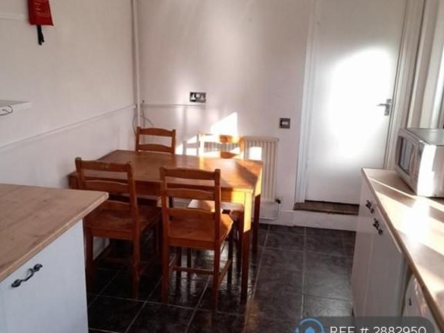 1 bedroom in a house share to rent