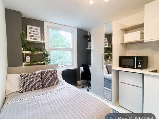 1 bedroom in a house share to rent