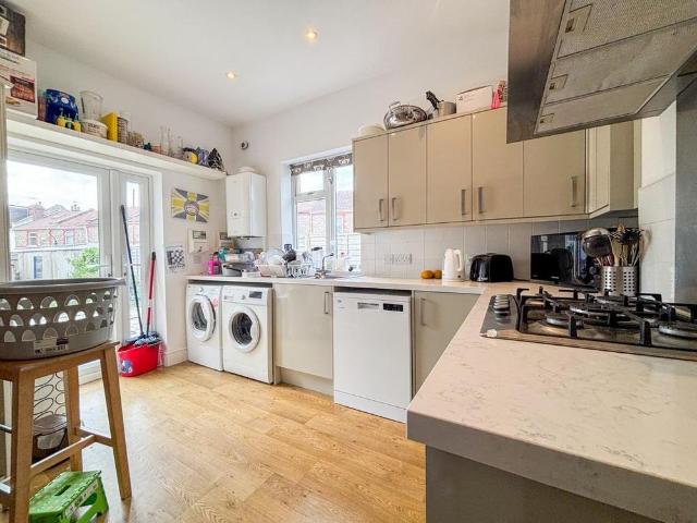 1 bedroom in a house share to rent
