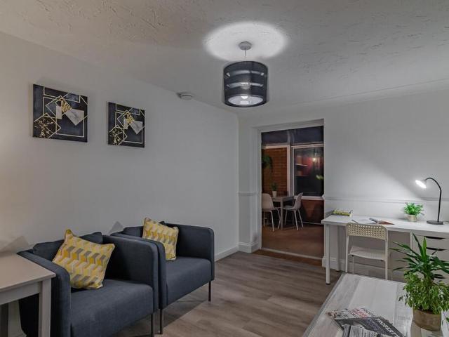 1 bedroom in a house share to rent
