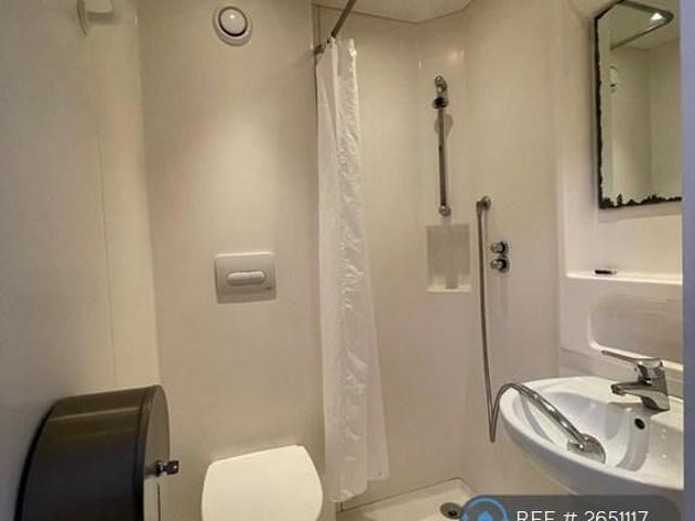 1 bedroom in a house share to rent