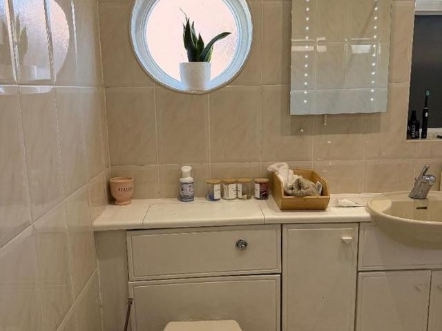1 bedroom in a house share to rent