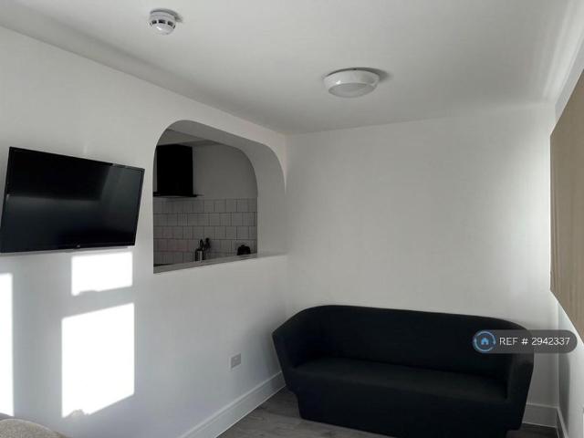 1 bedroom in a house share to rent