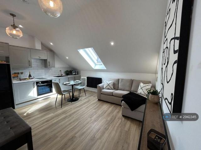1 bedroom in a house share to rent