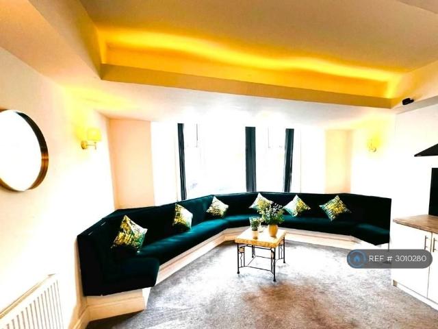 1 bedroom in a house share to rent
