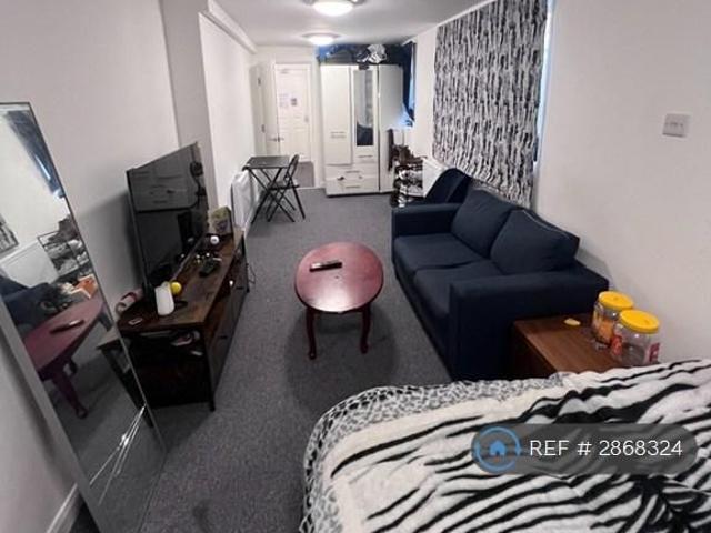 1 bedroom in a house share to rent