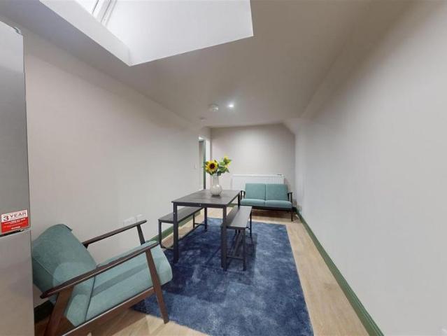 1 bedroom in a house share to rent