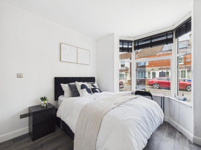 1 bedroom in a house share to rent