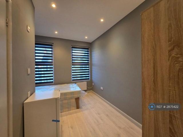 1 bedroom in a house share to rent