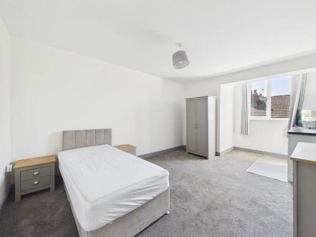 1 bedroom in a house share to rent