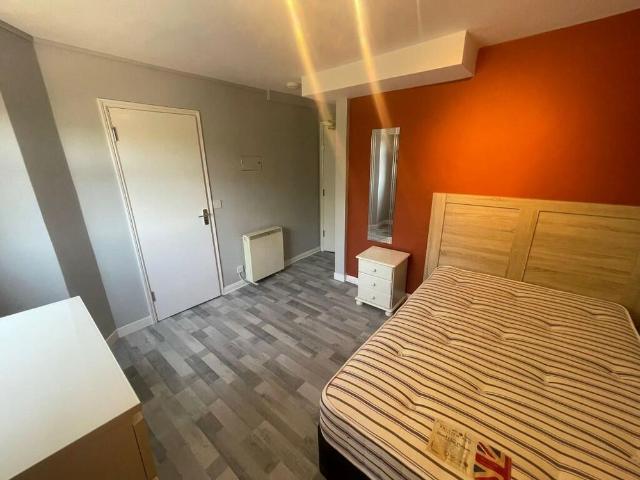 1 bedroom in a house share to rent