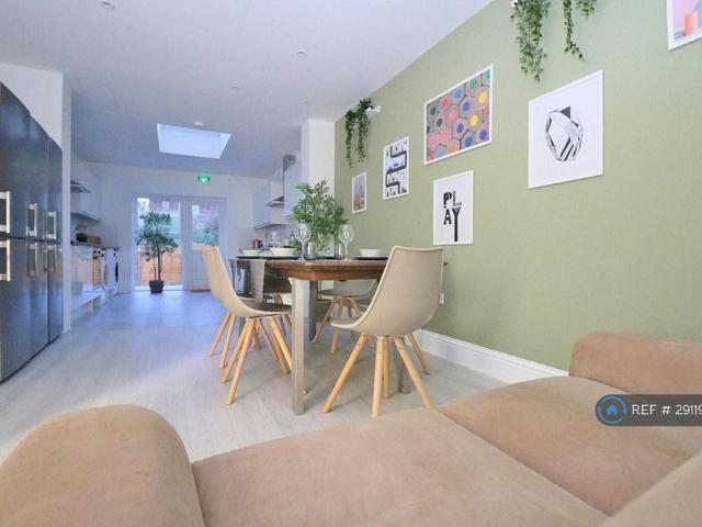 1 bedroom in a house share to rent