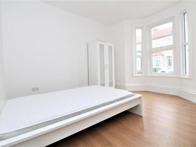 1 bedroom in a house share to rent