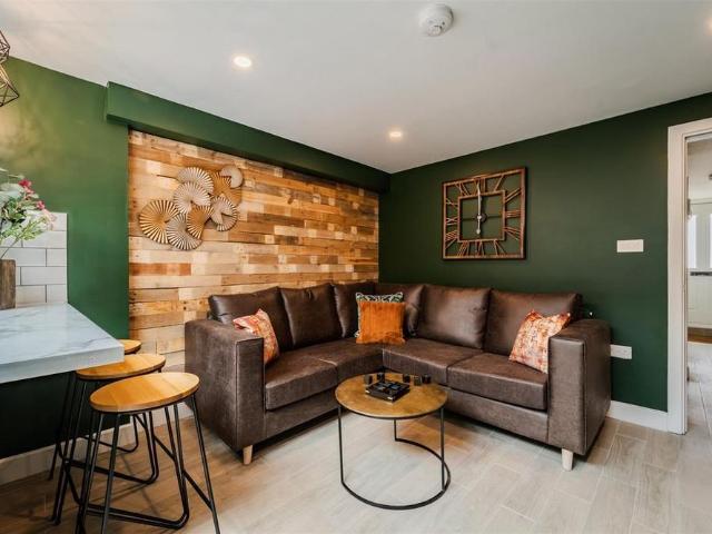 1 bedroom in a house share to rent