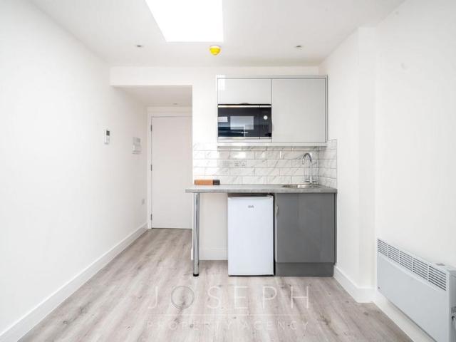 1 bedroom in a house share to rent