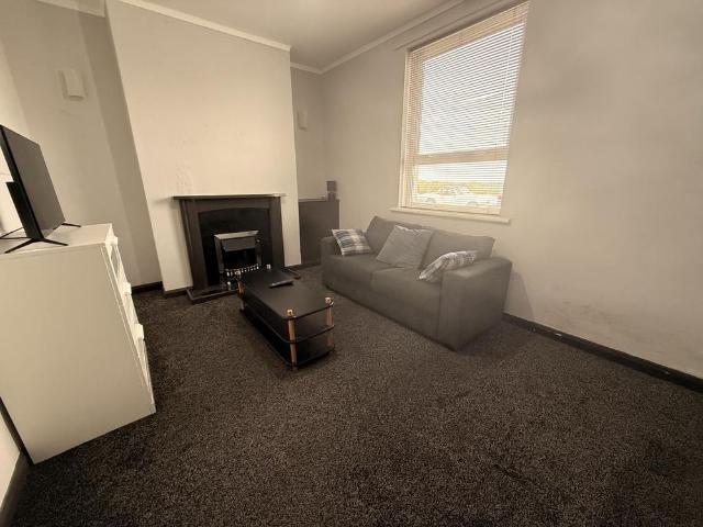 1 bedroom in a house share to rent