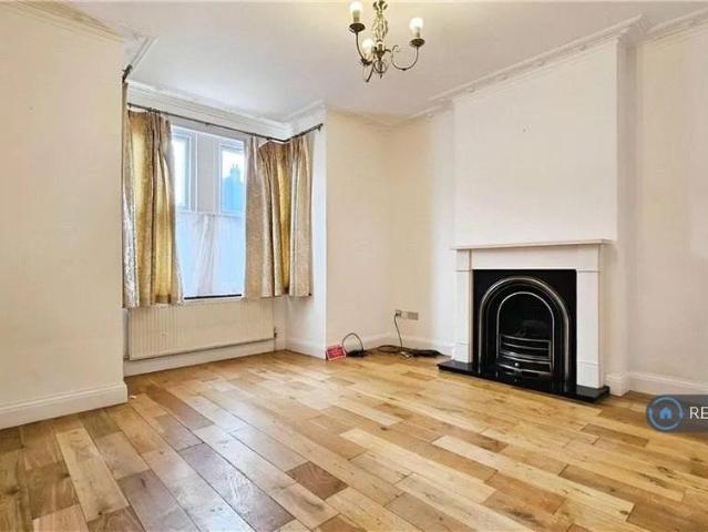 1 bedroom in a house share to rent