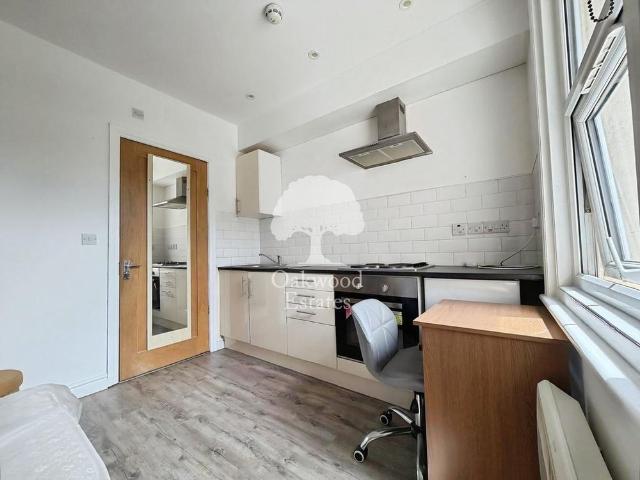 1 bedroom in a house share to rent