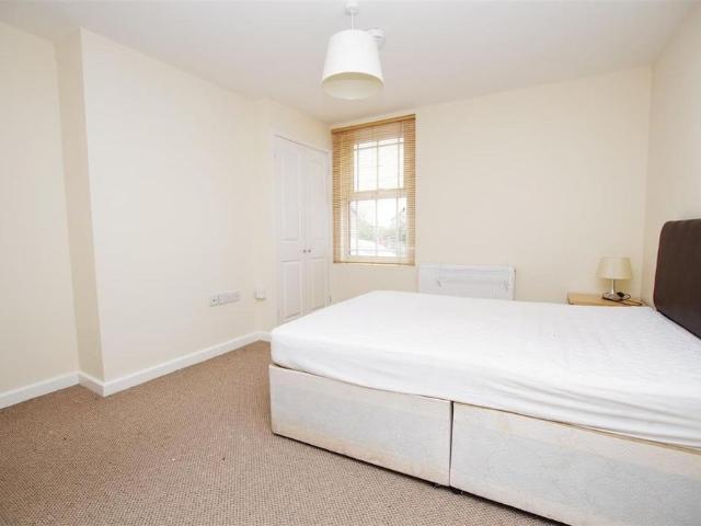 1 bedroom in a house share to rent