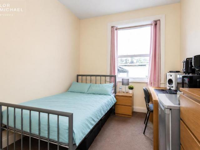 1 bedroom in a house share to rent