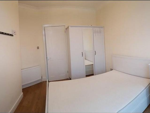 1 bedroom in a house share to rent
