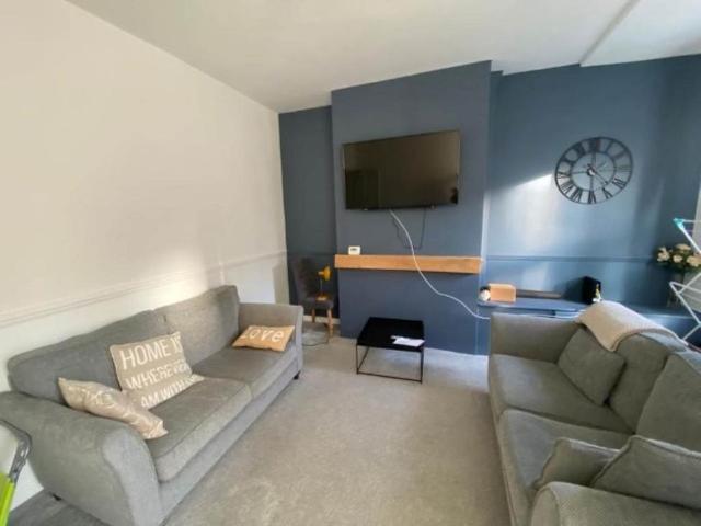 1 bedroom in a house share to rent