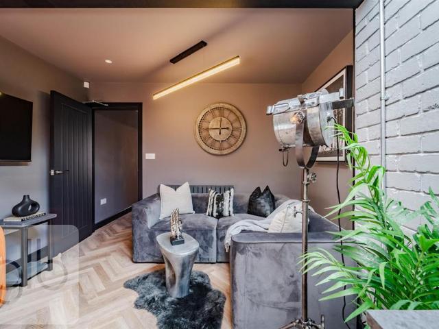 1 bedroom in a house share to rent