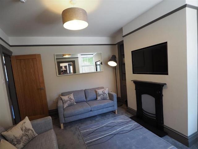 1 bedroom in a house share to rent