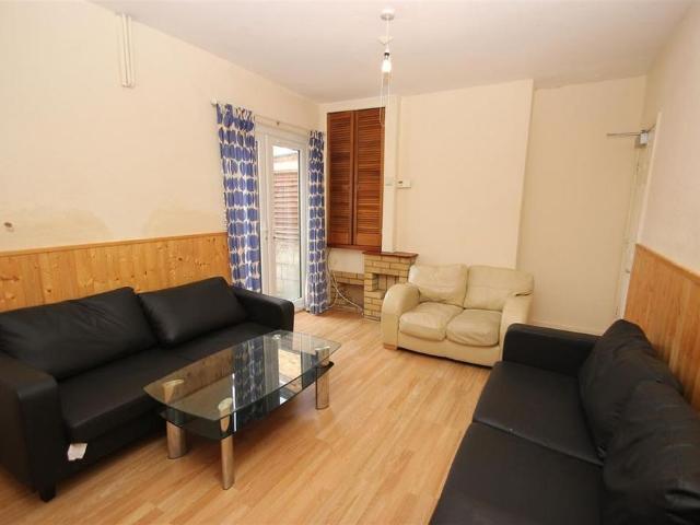 1 bedroom in a house share to rent