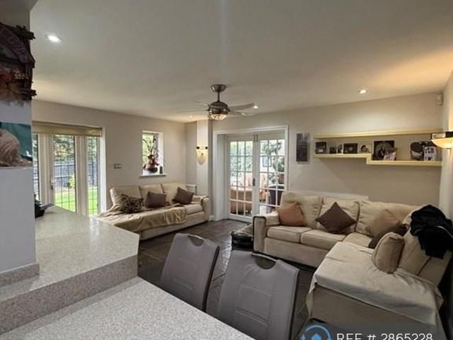 1 bedroom in a house share to rent