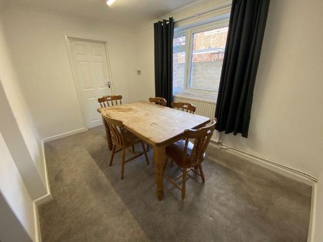 1 bedroom in a house share to rent