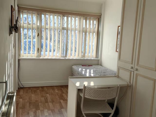1 bedroom in a house share to rent