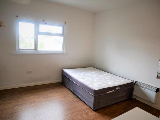 1 bedroom in a house share to rent