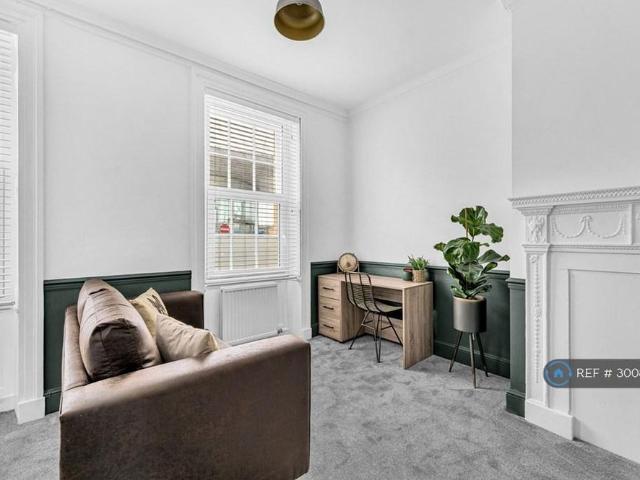 1 bedroom in a house share to rent