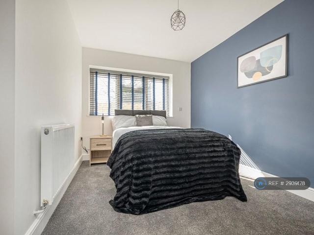 1 bedroom in a house share to rent
