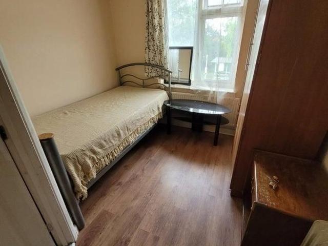 1 bedroom in a house share to rent