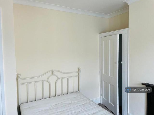 1 bedroom in a house share to rent
