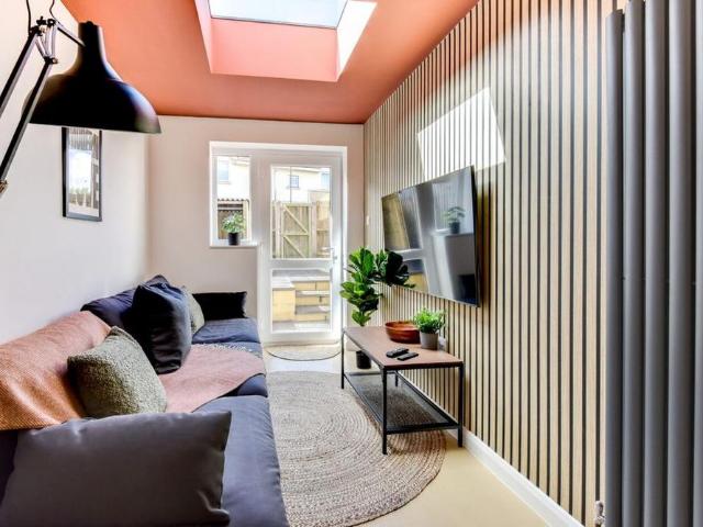 1 bedroom in a house share to rent