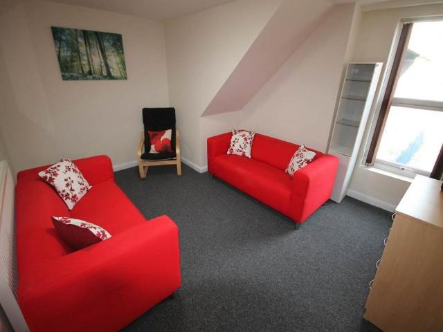 1 bedroom in a house share to rent