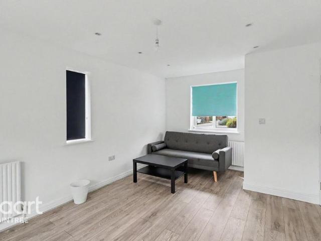 1 bedroom in a house share to rent