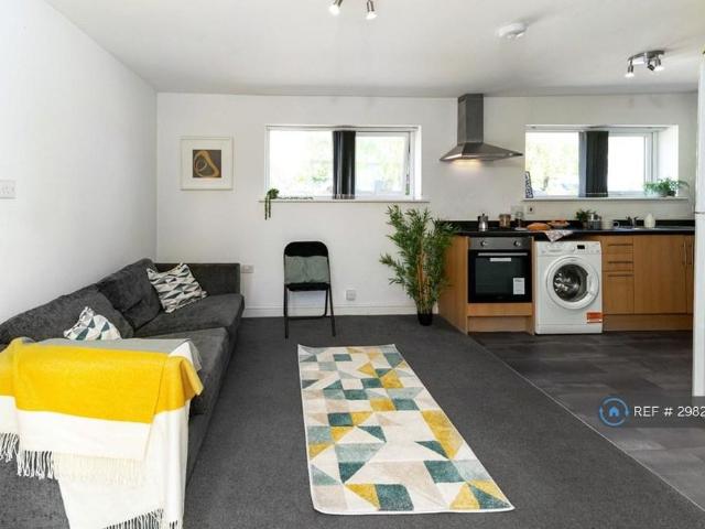 1 bedroom in a house share to rent