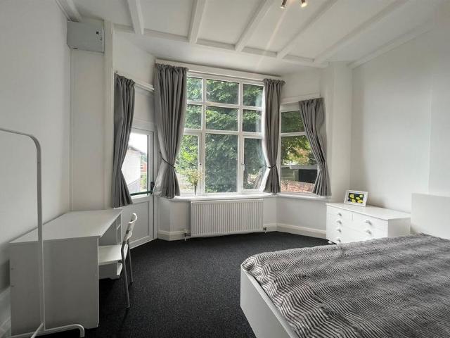1 bedroom in a house share to rent