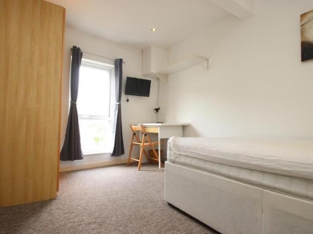 1 bedroom in a house share to rent
