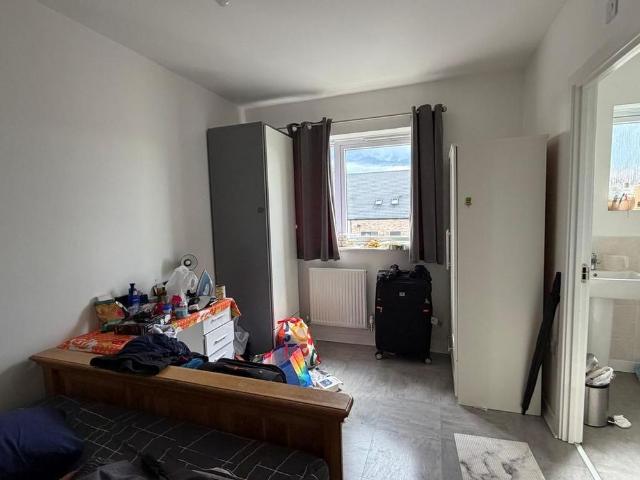 1 bedroom in a house share to rent