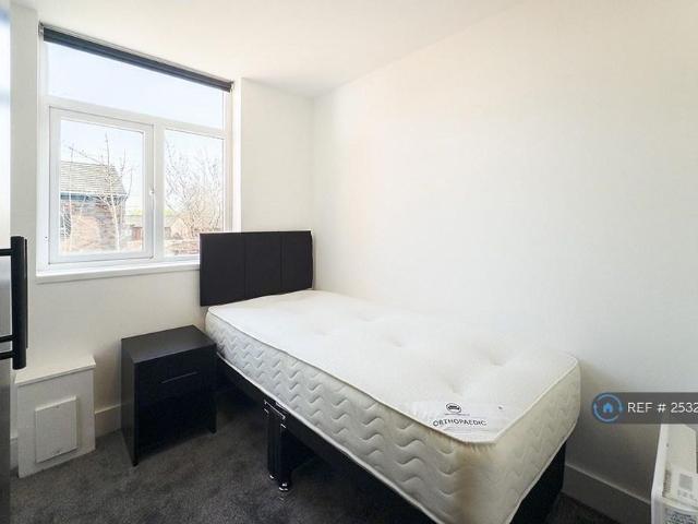 1 bedroom in a house share to rent